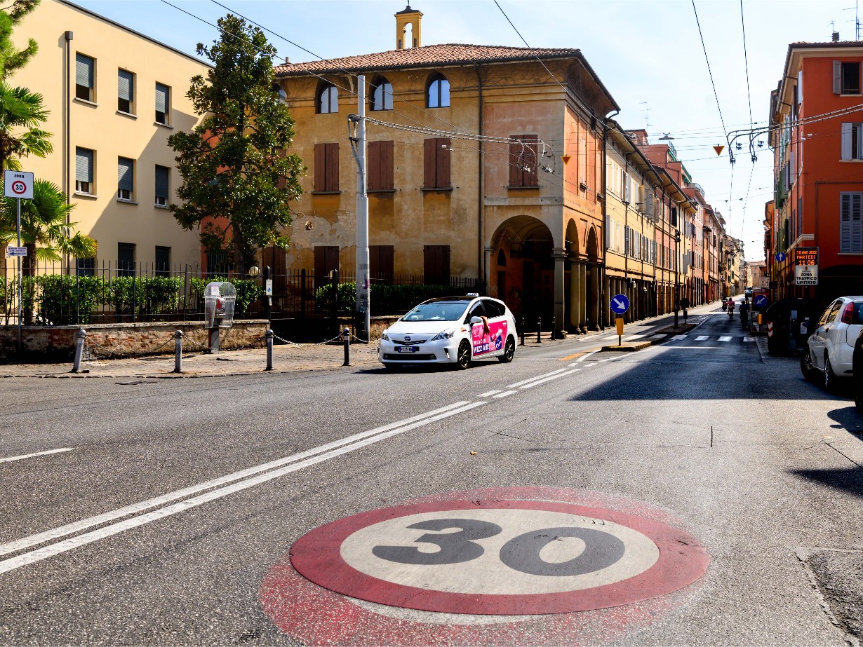 Città 30, oltre 600mila euro per mobilità pedonale e moderazione della velocità | Comune di Bologna