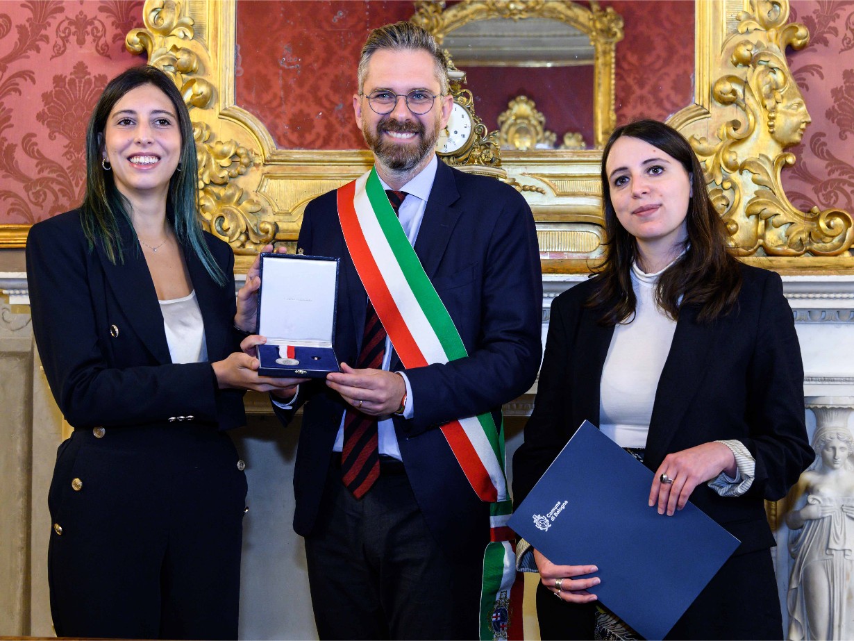 Giulia Leone riceve la Medaglia al merito civico Giorgio Guazzaloca | Comune di Bologna