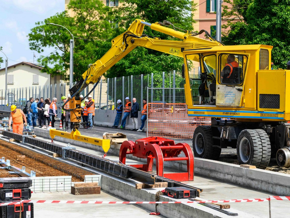 Tram, posata la prima rotaia della linea rossa | Comune di Bologna